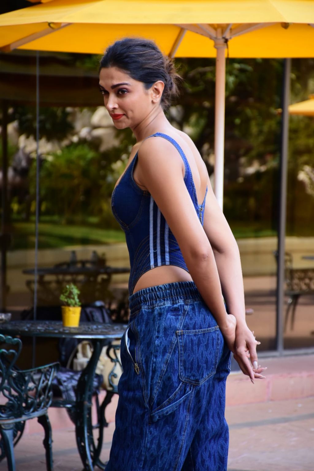 Deepika Padukone Looks Chic In Denim On The Promotion Gehraiyaan - The ...